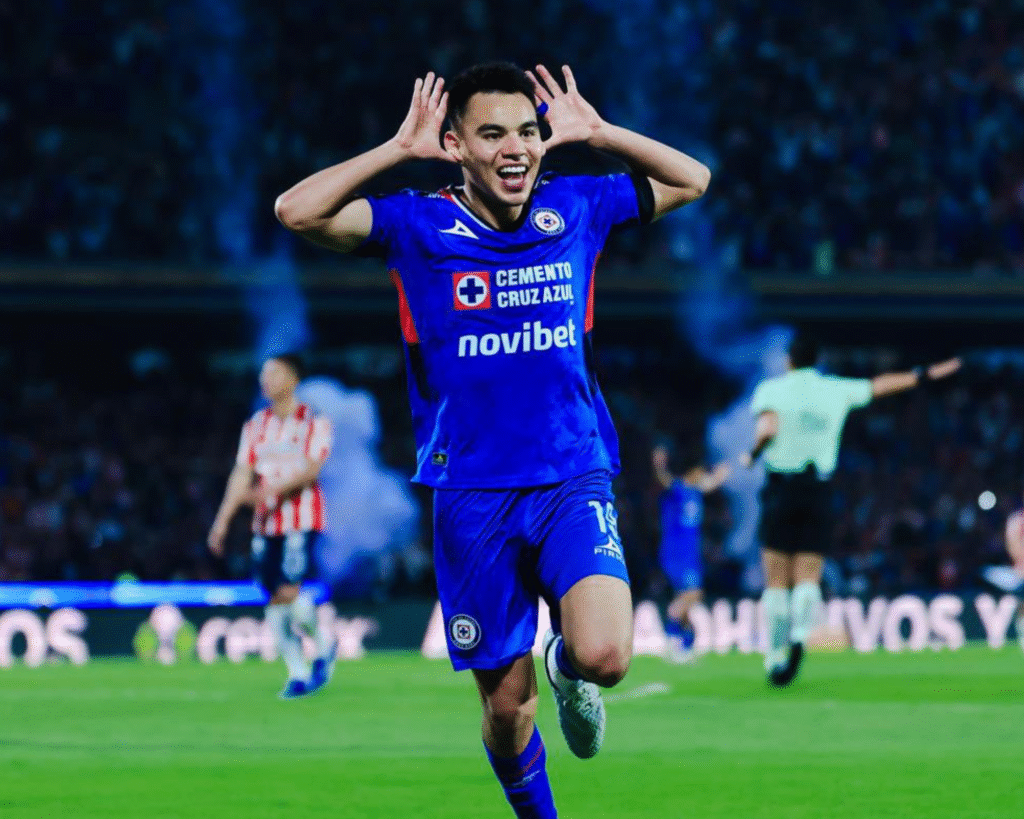 ¡Cruz Azul elimina a Chivas y rompe récord histórico! - Deportrece