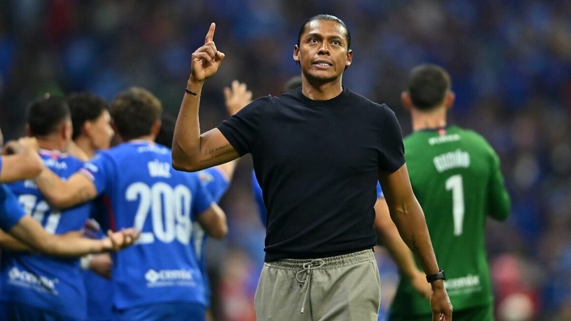 Así reaccionó la afición de Cruz Azul con Joel Huiqui tras el pase a la ...