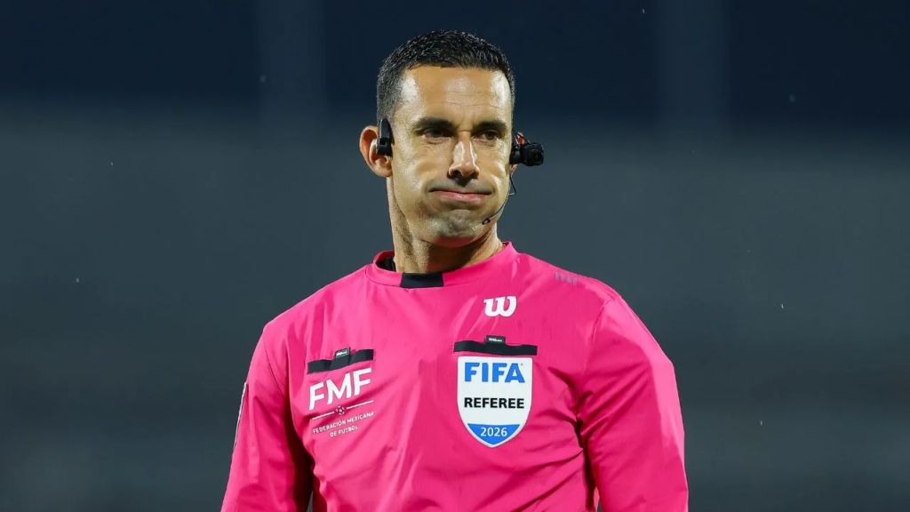 Polémica arbitral: César Ramos queda bajo la lupa tras el Chivas vs ...